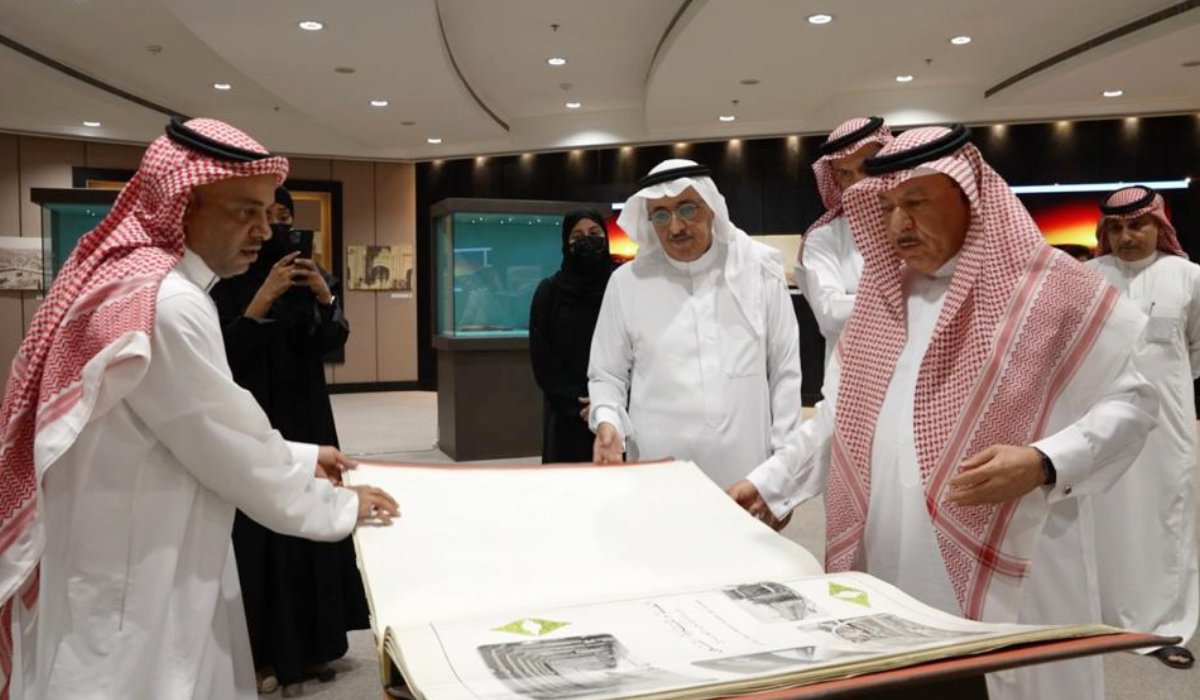 Prince Faisal bin Salman Pays Visit to King Abdulaziz Public Library ...