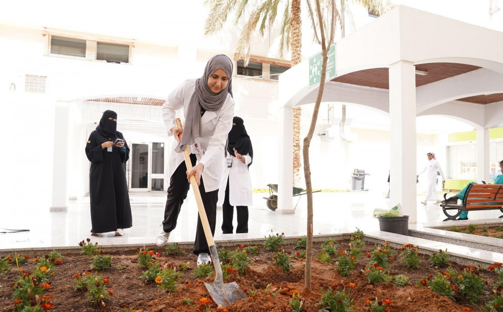 The Riyadh Health Cluster Turns Green in Celebration of Saudi Green ...